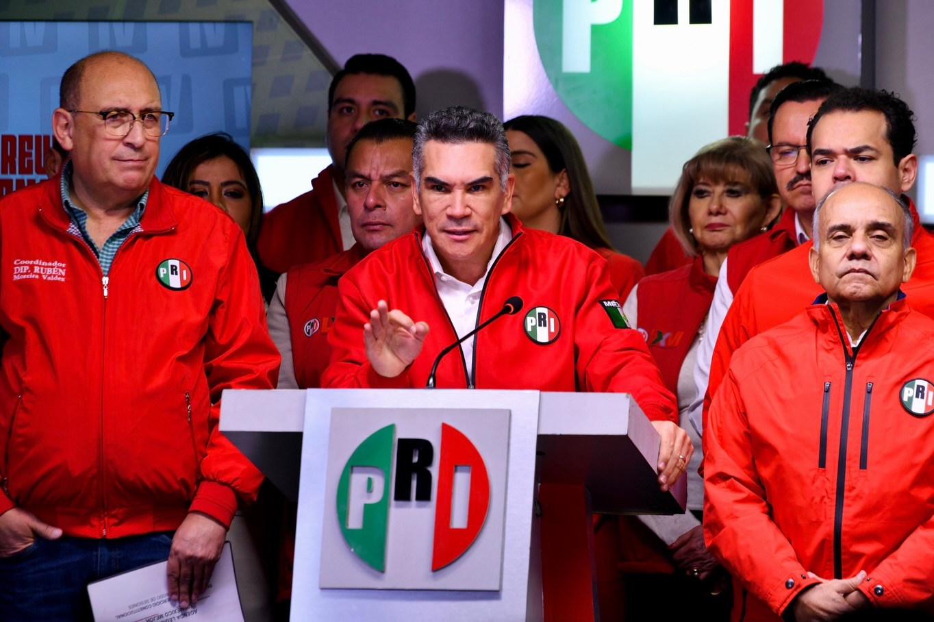 PRI califica de farsa la reforma electoral de Morenay